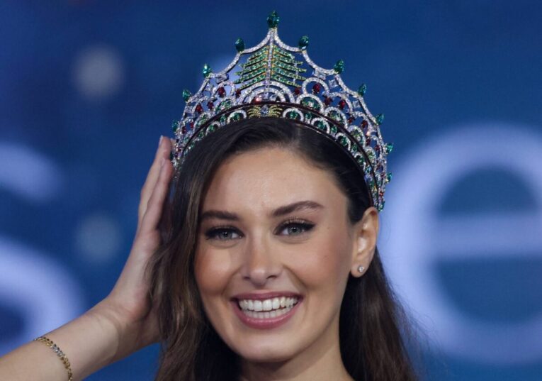 بالصور.. «ندى كوسا» تفوز بلقب ملكة جمال لبنان